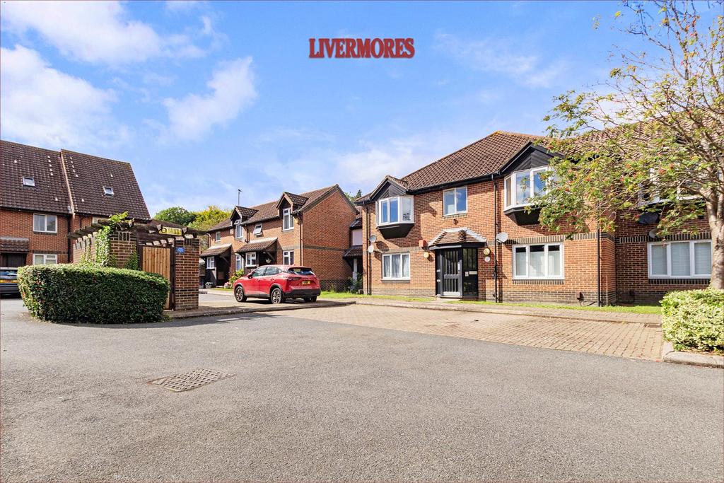 Heathlee Road, Crayford, Dartford, Kent 1 bed flat for sale - £210,000