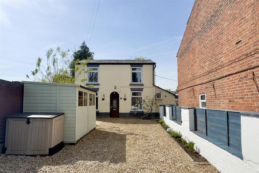Holford Street, Congleton 2 bed detached house - £185,000