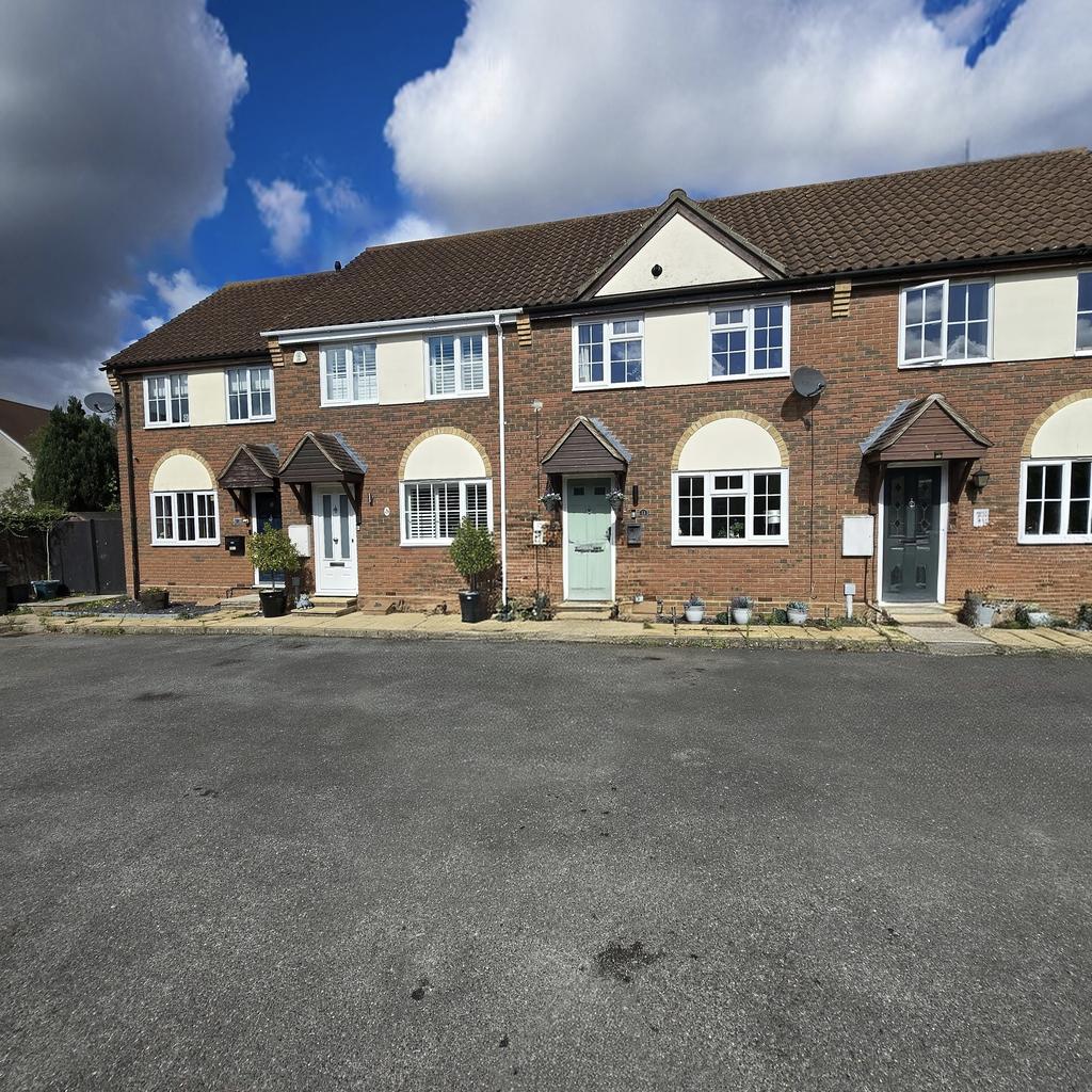 Dudley Close, Chelmsford CM3 2 bed terraced house - £330,000
