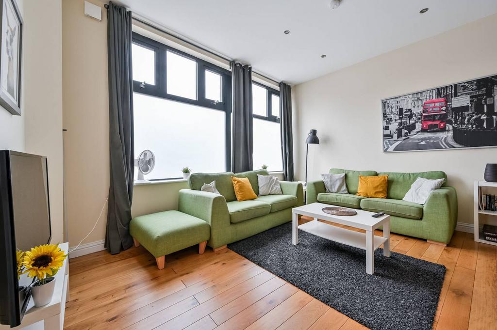Trafalgar Road, Greenwich, London, SE10 2 bed flat to rent - £2,600 pcm ...