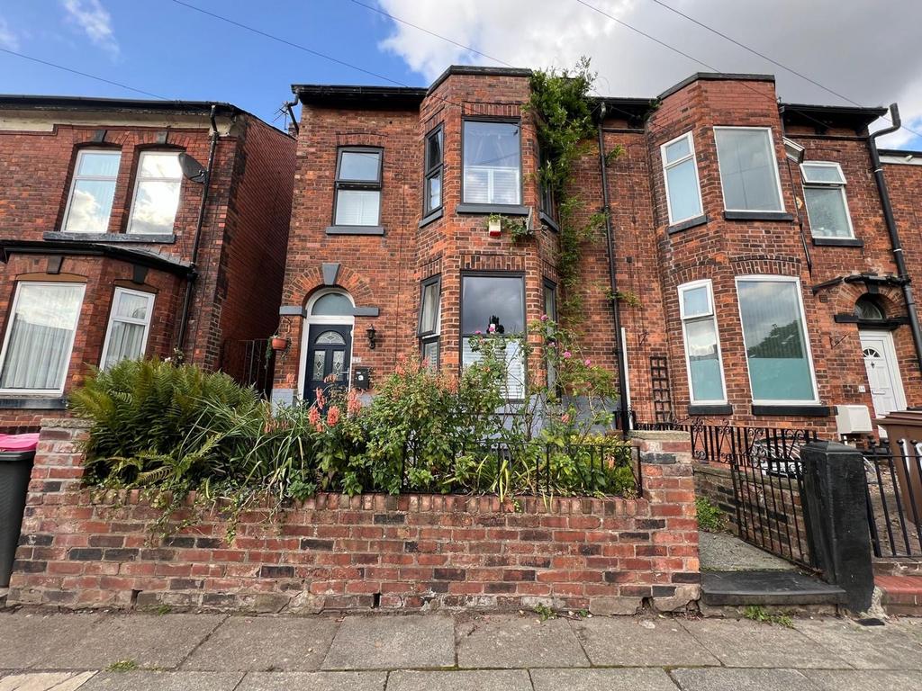 Lower Monton Road, Eccles, M30 3 bed end of terrace house - £240,000