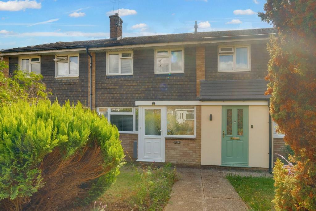 Robin Way, Chelmsford CM2 3 bed terraced house for sale - £350,000