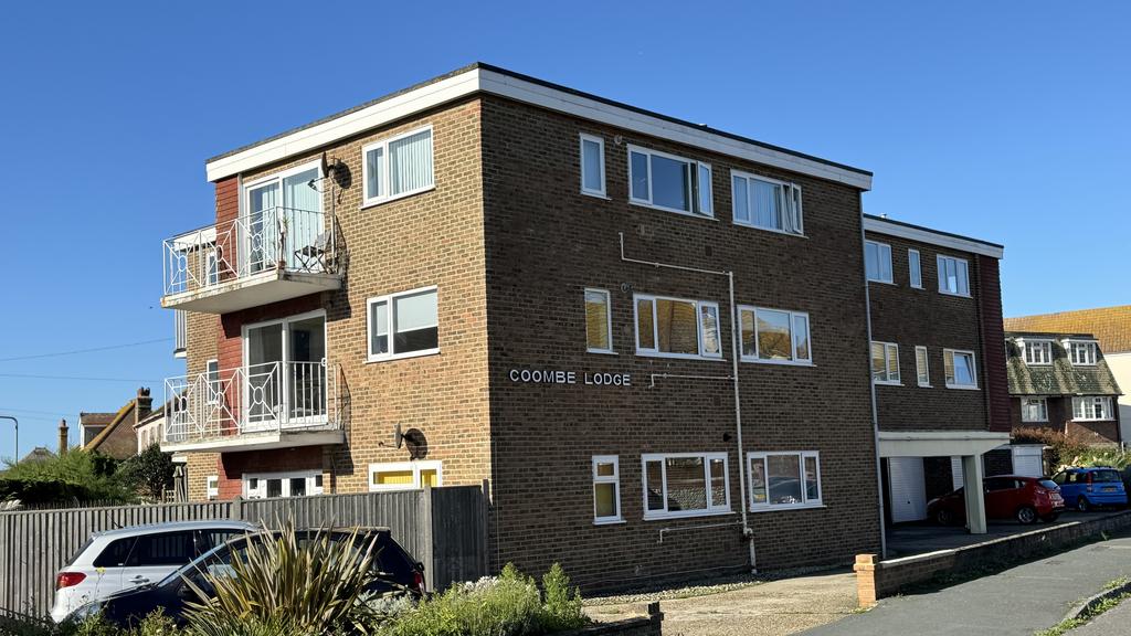 Claremont Road, Seaford BN25 2 bed apartment - £245,000