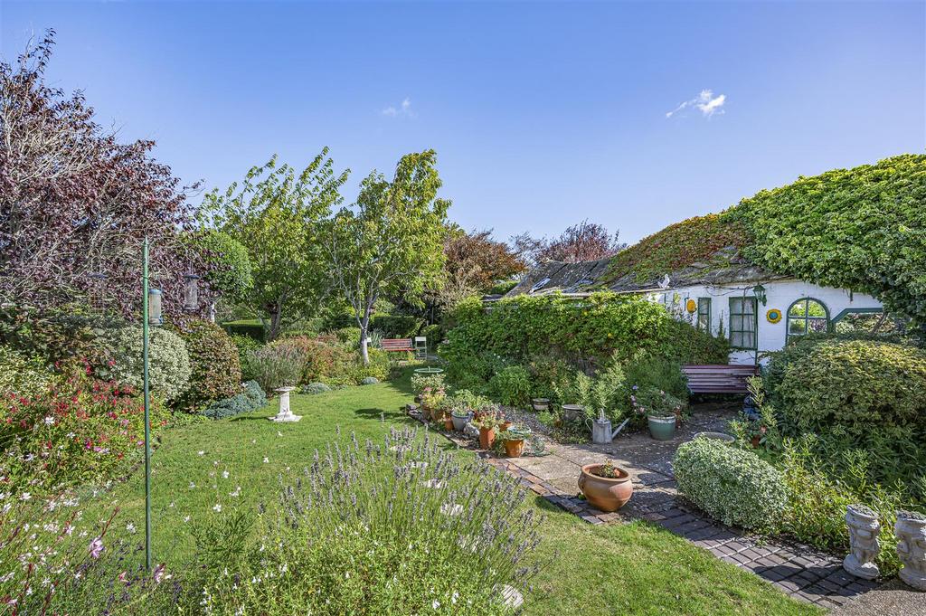 Rustic Road, Peacehaven 3 bed detached bungalow - £485,000
