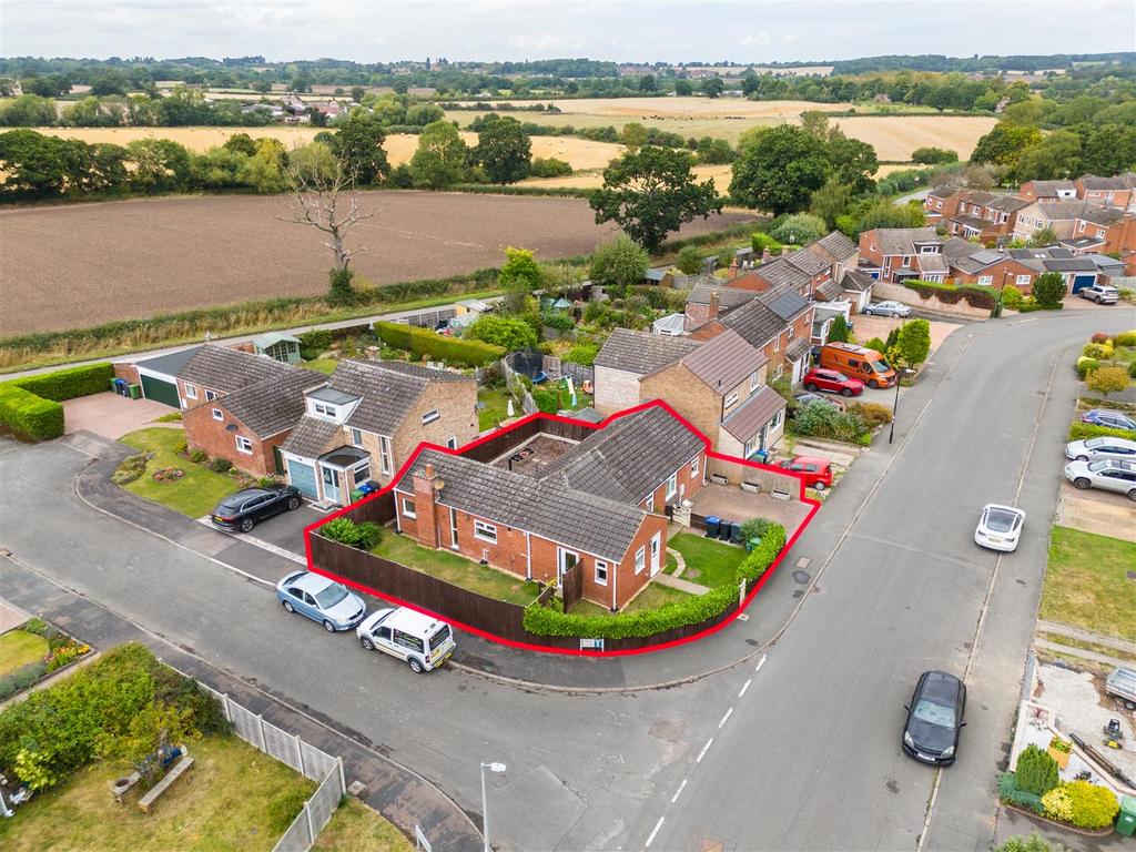 Cherry Lane, Hampton Magna, Warwick 3 bed detached bungalow - £375,000