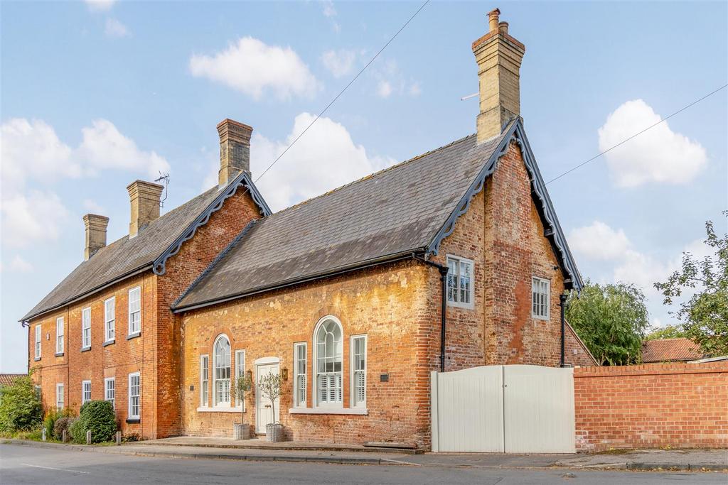 Main Street, Carlton-On-Trent, Newark 3 bed cottage - £400,000