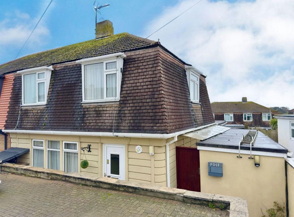 Padstow, PL28 4 bed semi-detached house - £265,000