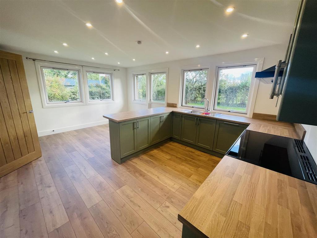 Water Lane, Cranbrook TN18 4 bed detached house - £2,750 pcm (£635 pw)