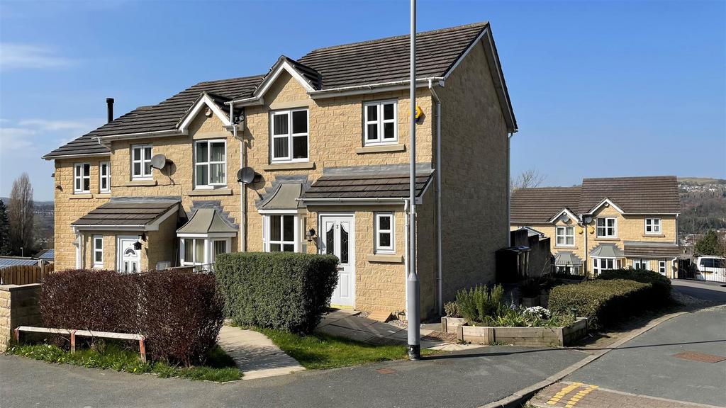 Mires Beck Close, Windhill, Shipley 3 bed semi-detached house - £170,000
