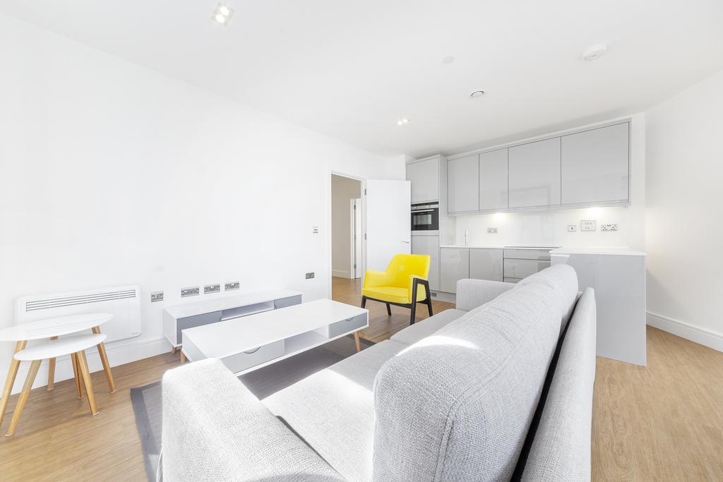 Red Lion Square, London SW18 2 bed apartment - £2,250 pcm (£519 pw)