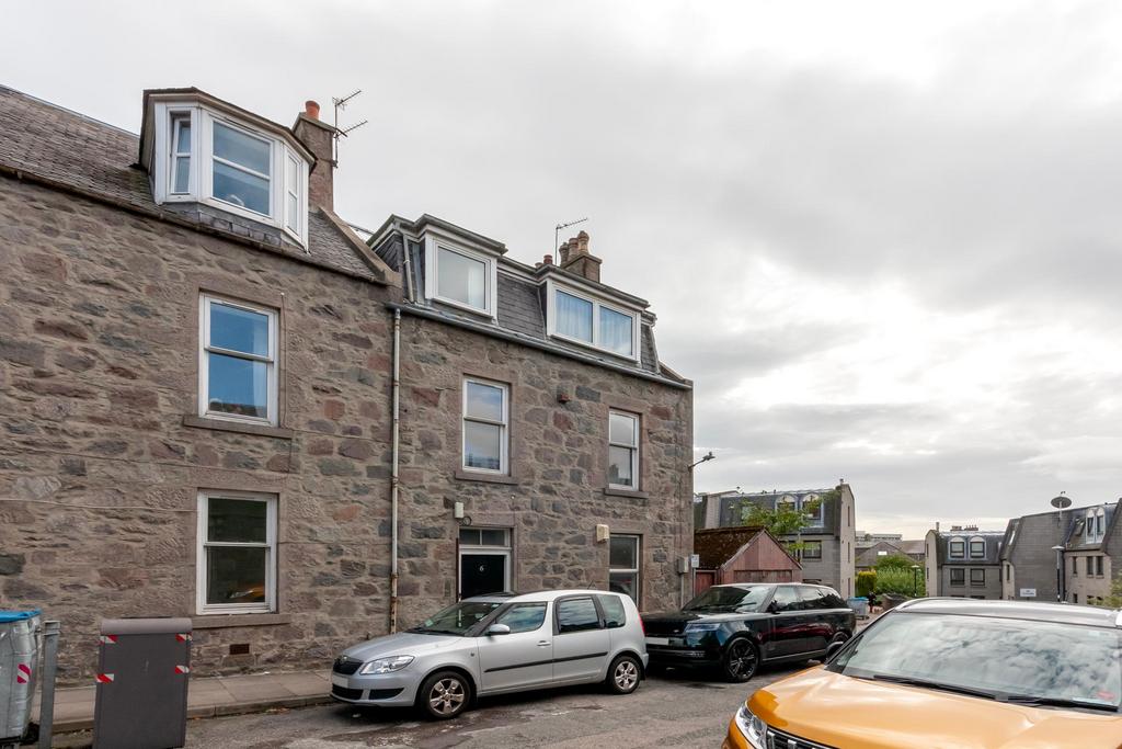 6 Eden Place, Rosemount, Aberdeen, AB25 2 bed flat - £55,000
