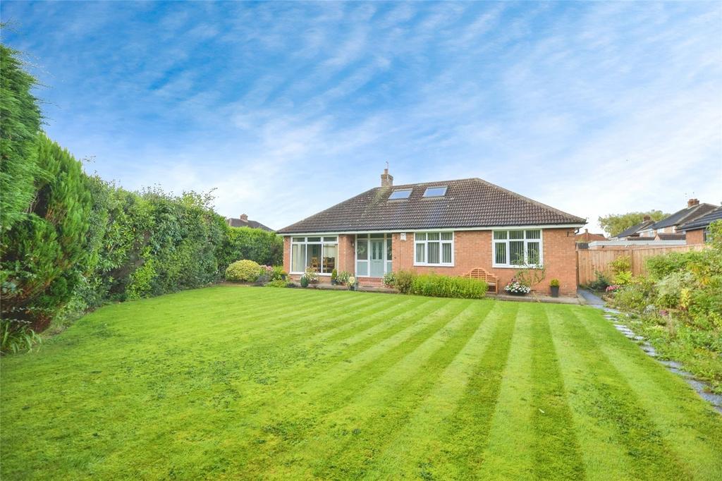 The Oval, Middlesbrough TS5 3 bed bungalow - £300,000
