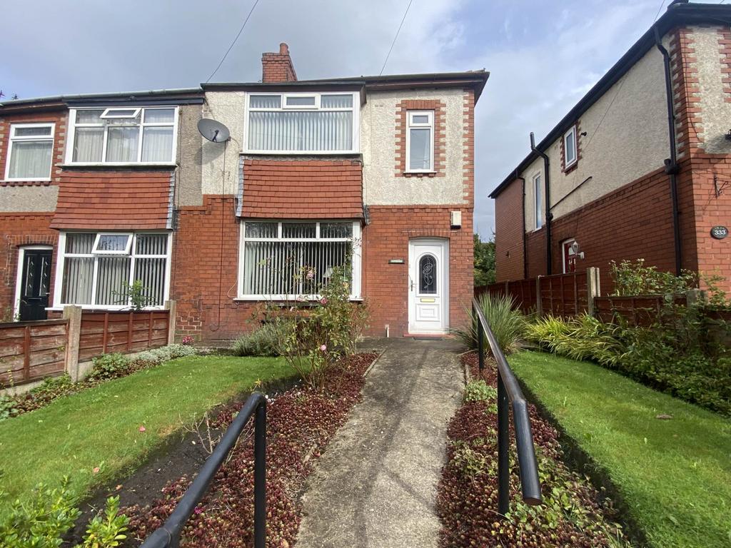 Middleton Road, Royton OL2 5EB 3 bed townhouse - £190,000