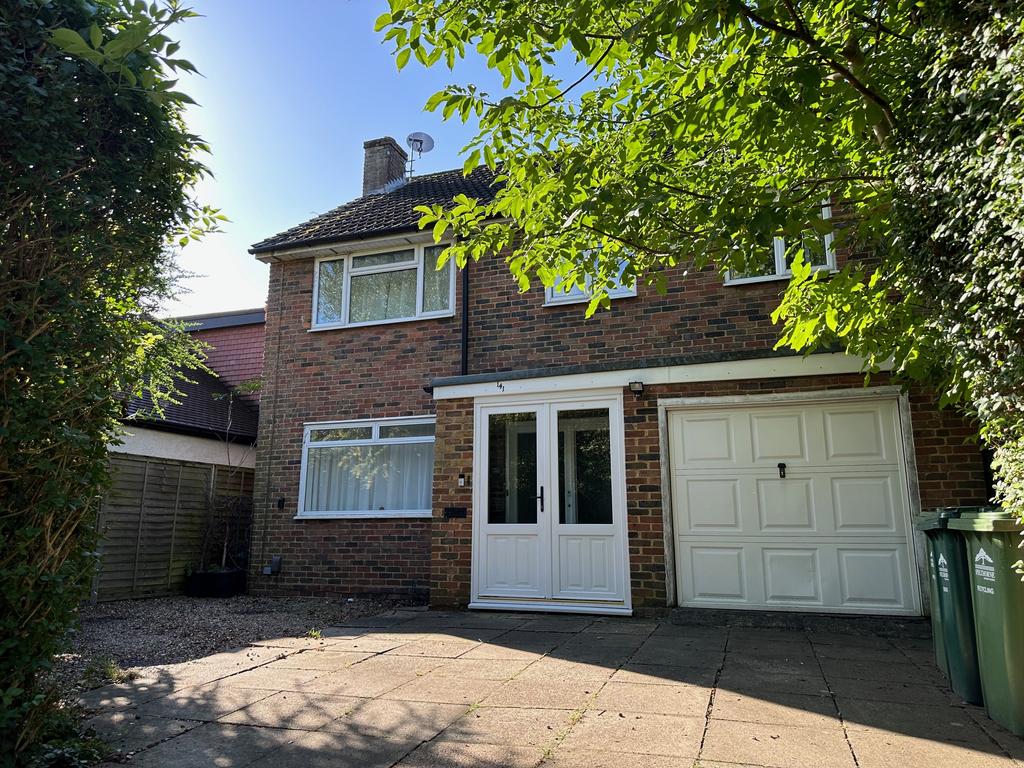 Gaston Way, Shepperton TW17 4 bed detached house - £675,000