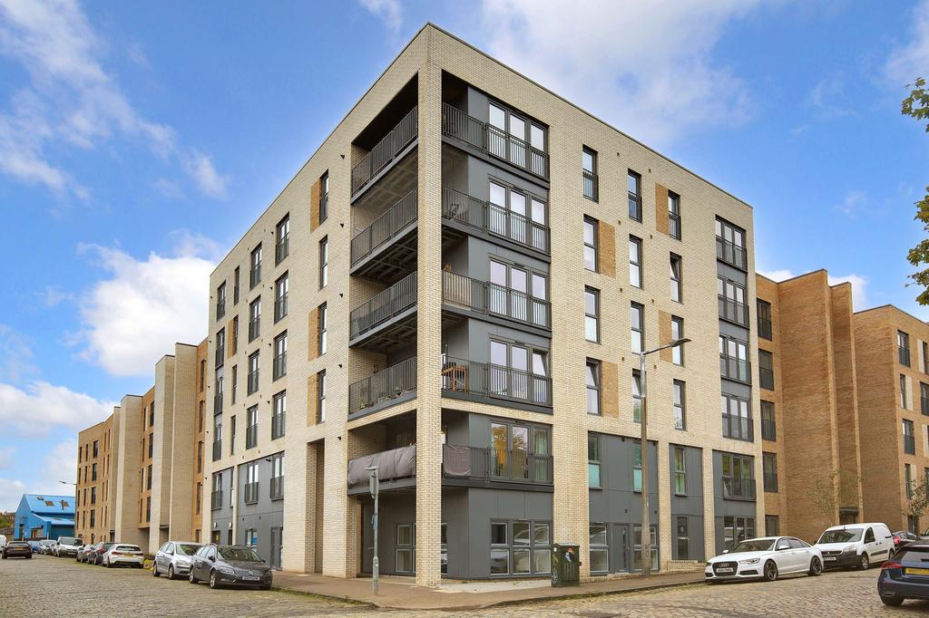 42 South Fort Street, Leith, EH6 5PE 2 bed flat - £249,995