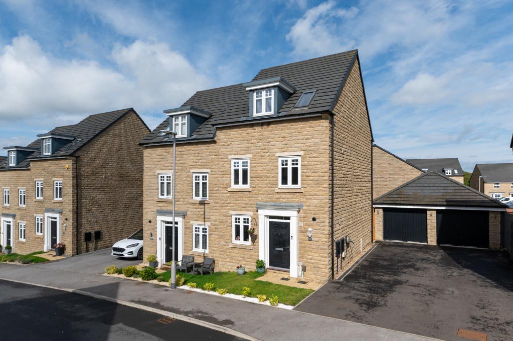 Castle Stead Drive, Cullingworth... 3 bed semi-detached house - £300,000