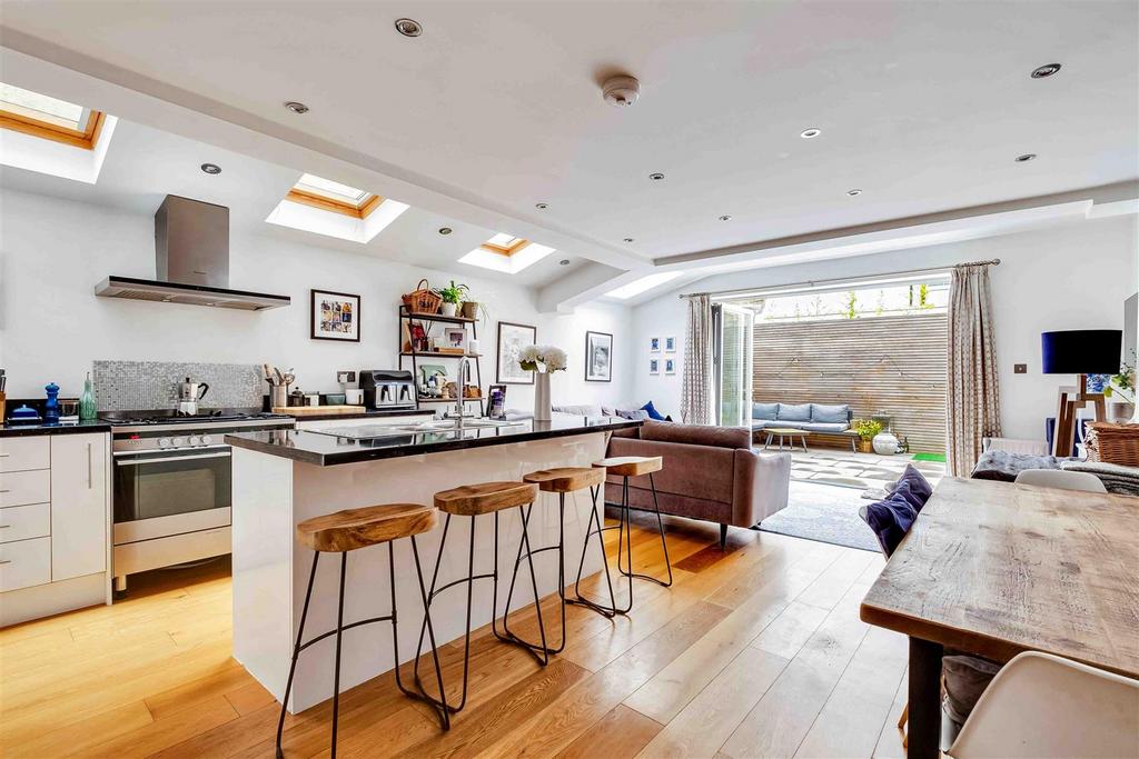 Fulham Palace Road, London 2 bed flat - £799,950