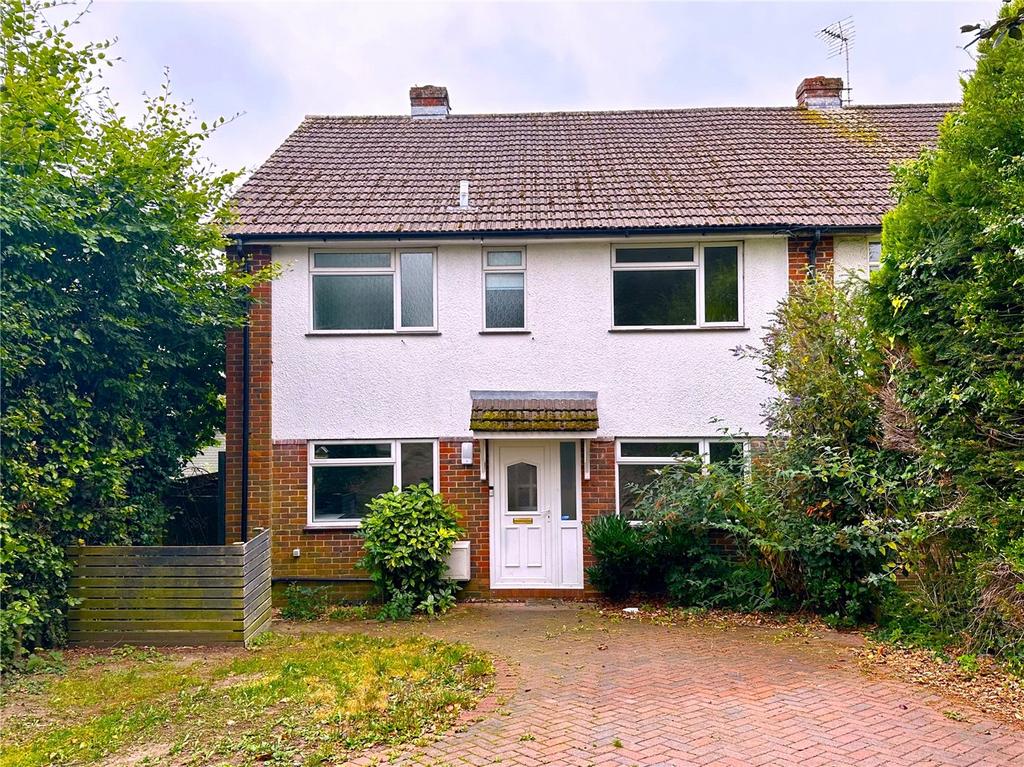 Waynflete Lane, Farnham, Surrey, GU9 4 bed end of terrace house - £ ...