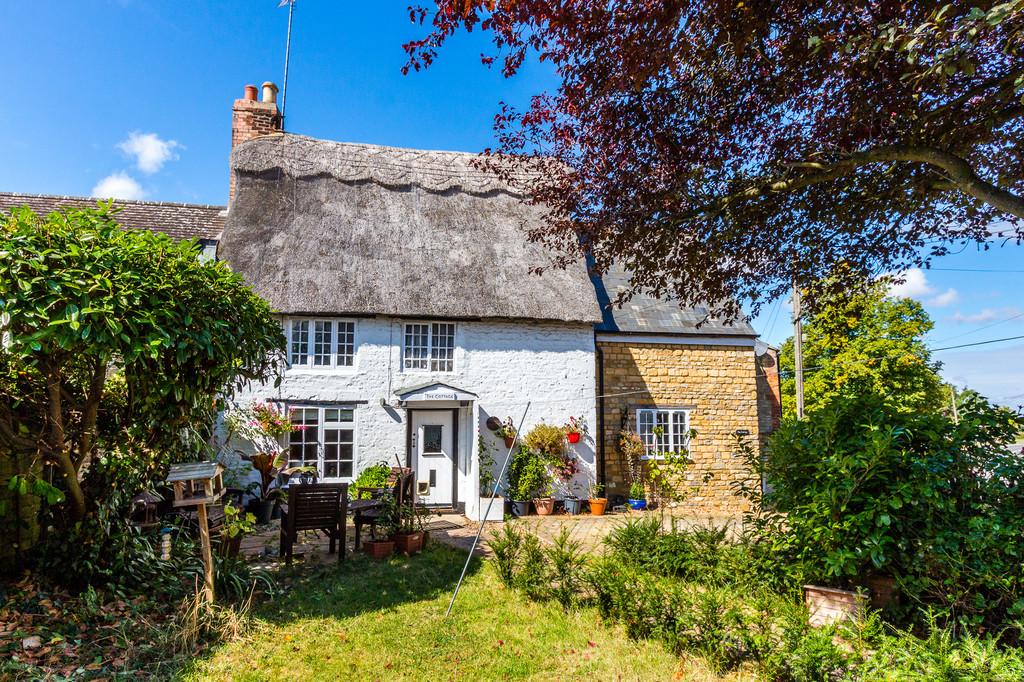 Chelveston NN9 3 bed cottage - £260,000
