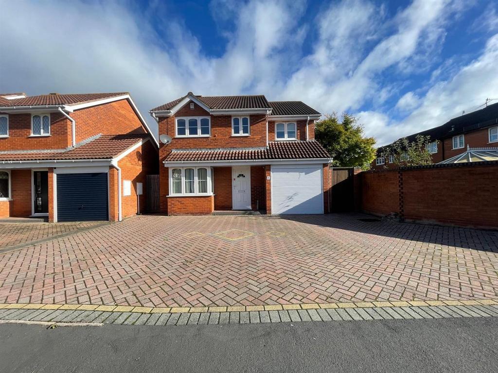 Yew Tree Close, Evesham WR11 4 bed detached house - £1,400 pcm (£323 pw)