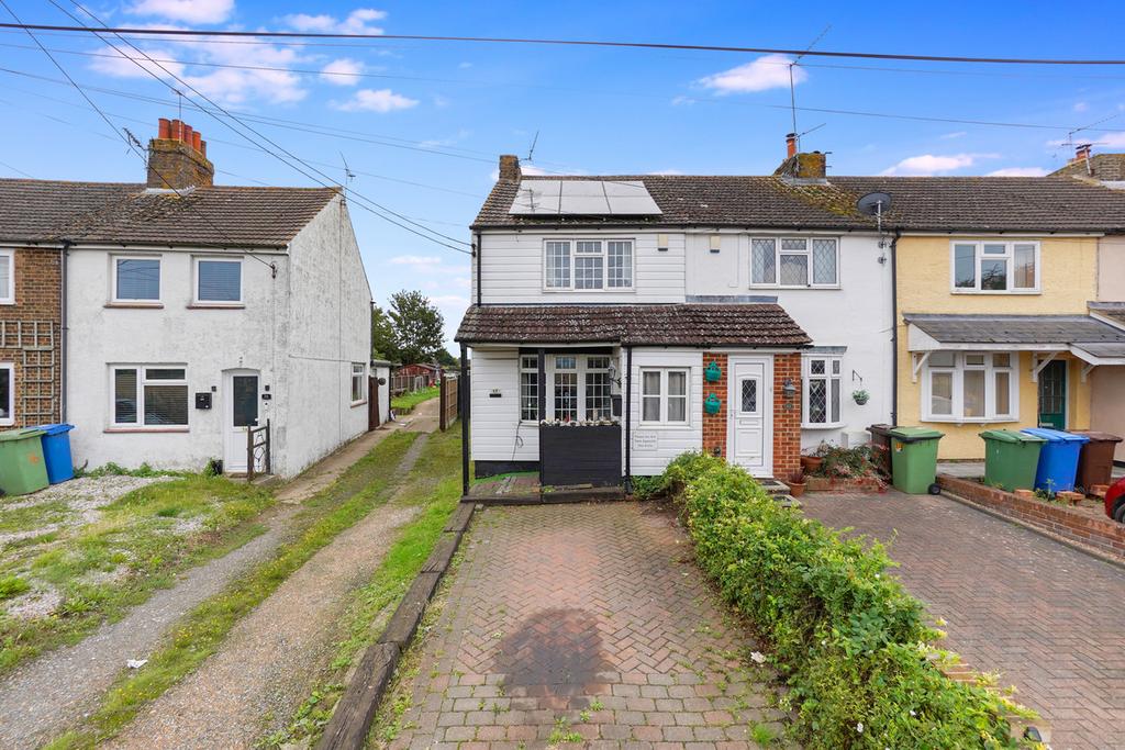 Frognal Lane, Sittingbourne, ME9 2 bed end of terrace house - £250,000