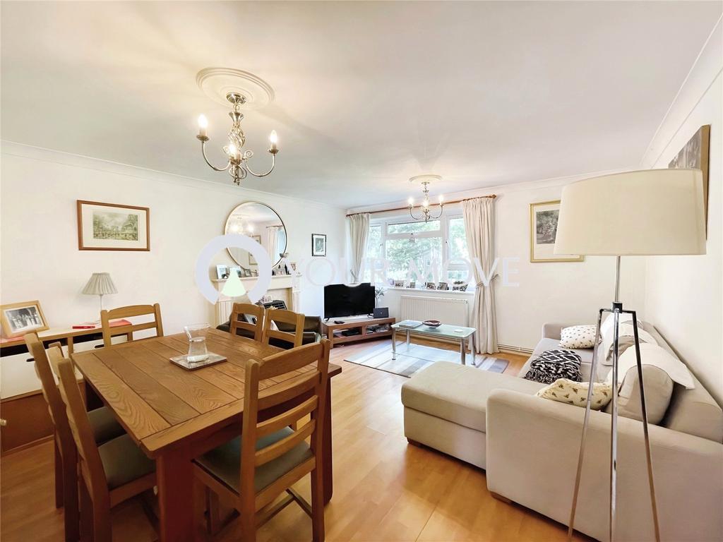 Westcombe Park Road, London SE3 2 bed flat - £350,000