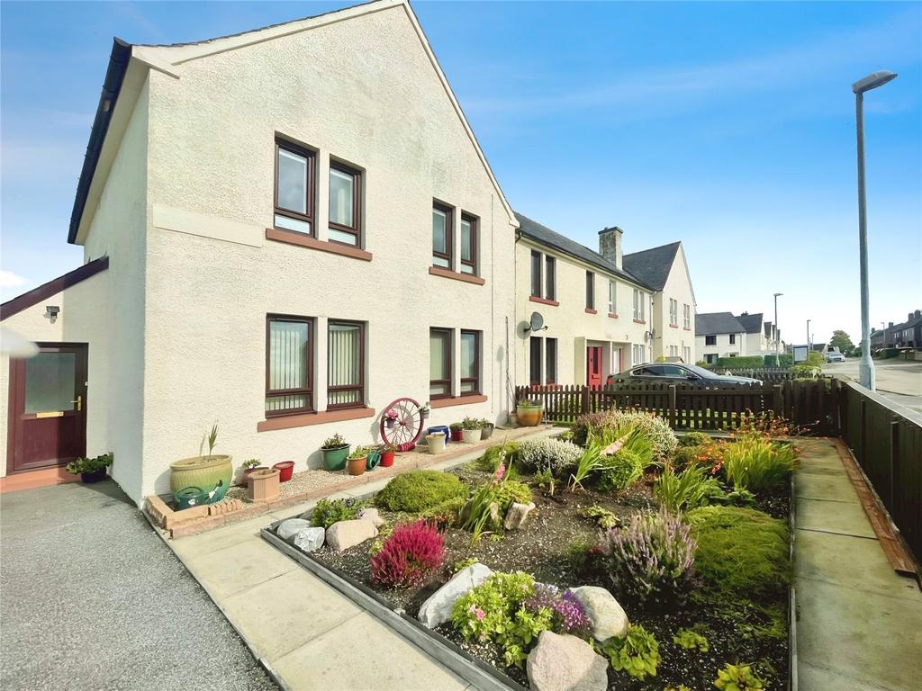 Gordon Terrace, Highland IV18 4 bed end of terrace house - £975 pcm (£ ...