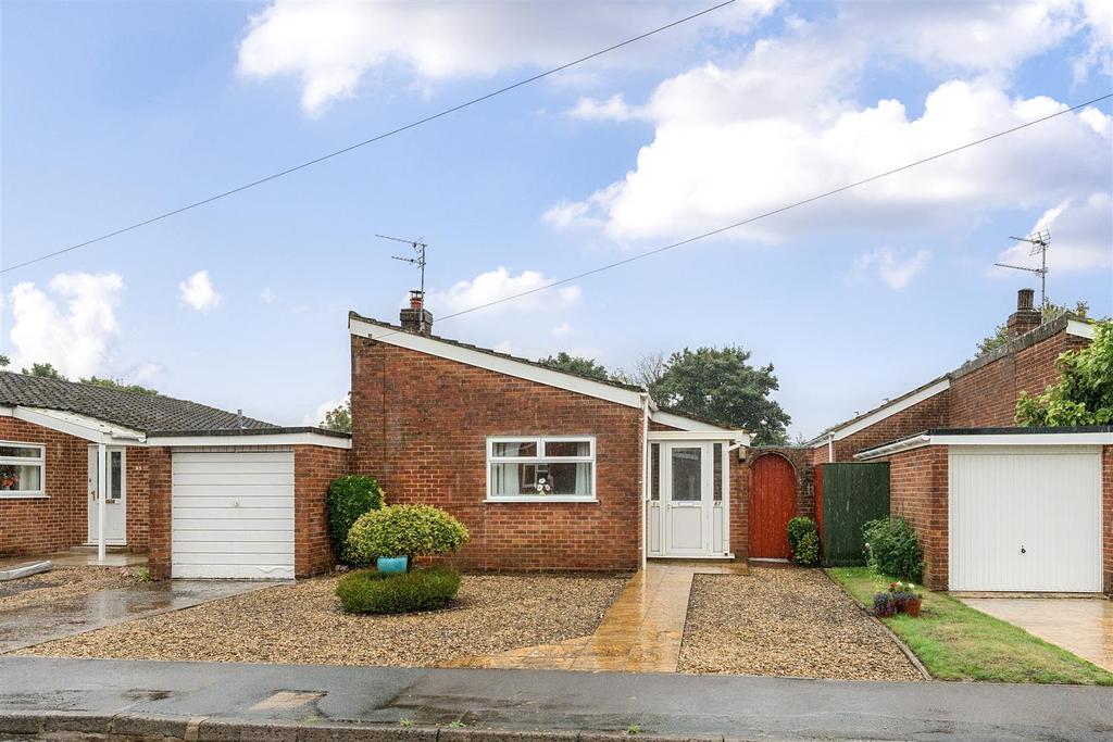 Victoria Road, Devizes 3 bed detached bungalow - £335,000