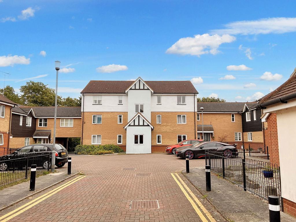 Horn Book, Saffron Walden, CB11 3JW 2 bed apartment for sale - £225,000