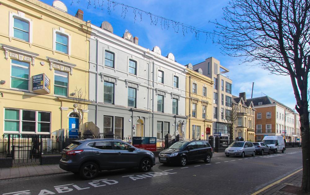 Charles Street, Cardiff CF10 1 bed apartment - £875 pcm (£202 pw)