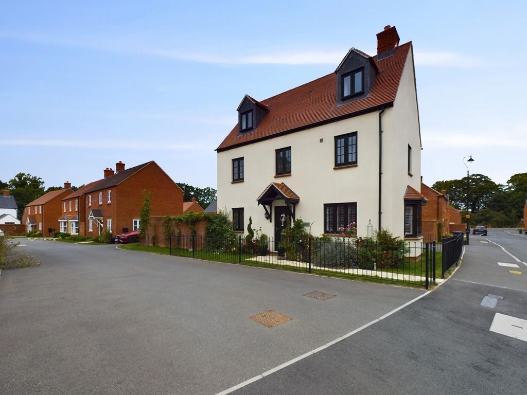 Kempton Drive, Towcester, NN12 4 bed detached house - £430,000