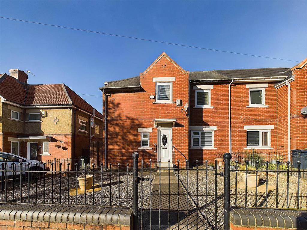 Pilgrimsway, Gateshead NE9 3 bed semi-detached house - £89,950