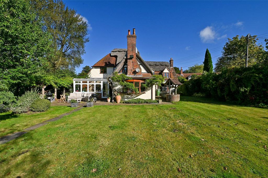 Horsemoor, Chieveley, Newbury... 4 bed detached house - £2,800 pcm (£ ...
