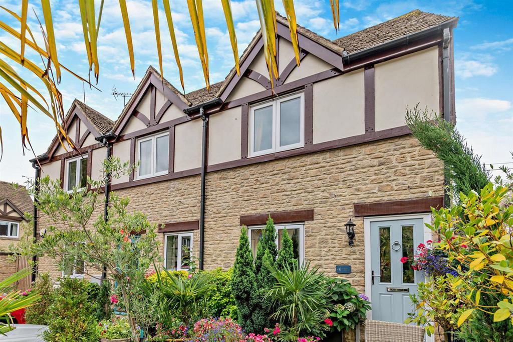 Highfield Lane, Cirencester 2 bed maisonette - £269,950