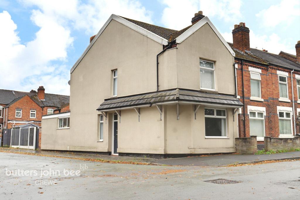 Hall O'shaw Street, Crewe 3 bed end of terrace house - £140,000