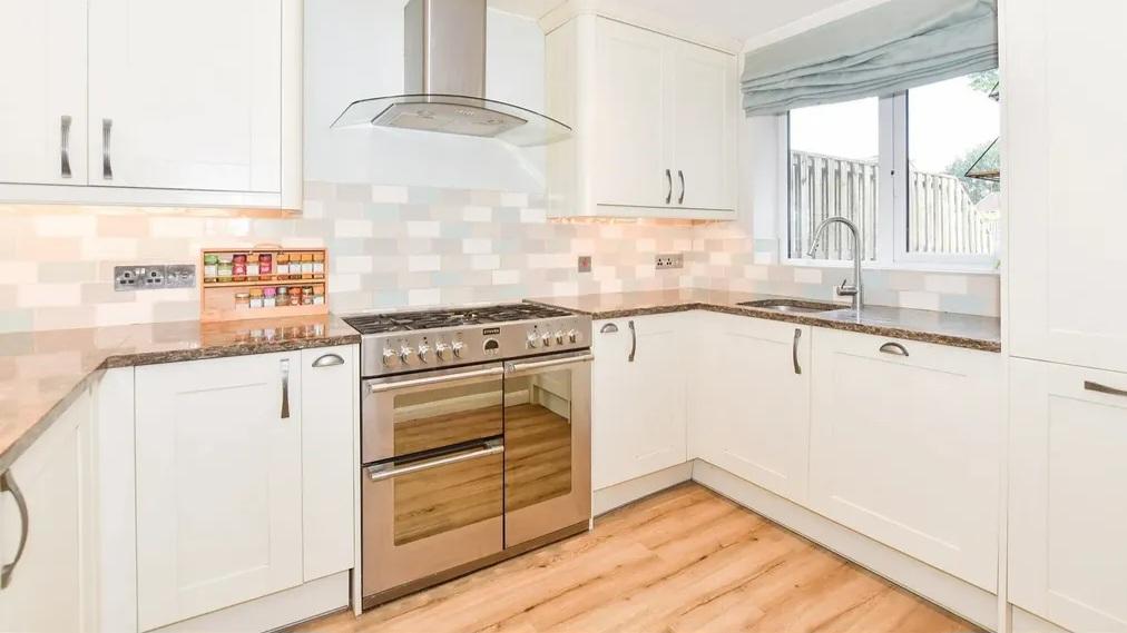 Cook Road, Horsham, West Sussex 5 bed end of terrace house - £550,000