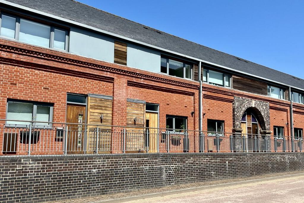 Worcester WR5 2 bed terraced house - £250,000