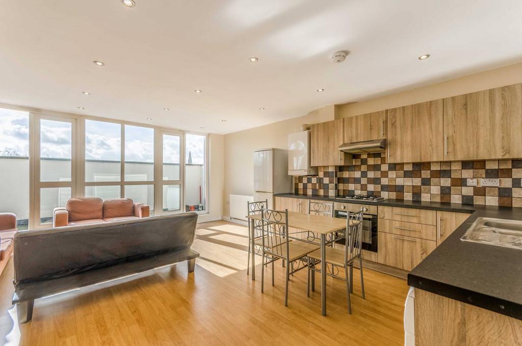 Offord Road, Barnsbury, London, N1 2 bed flat - £2,650 pcm (£612 pw)