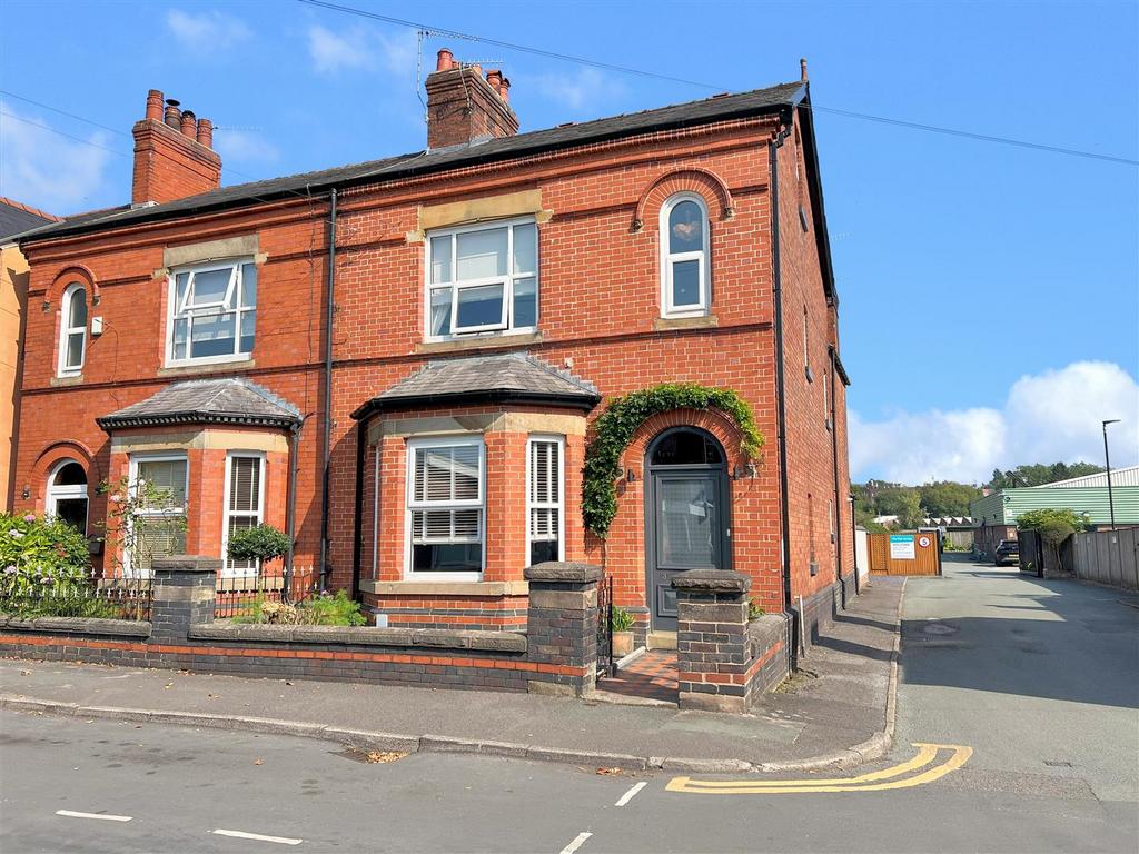 Park Road, Congleton 4 bed semi-detached house - £420,000