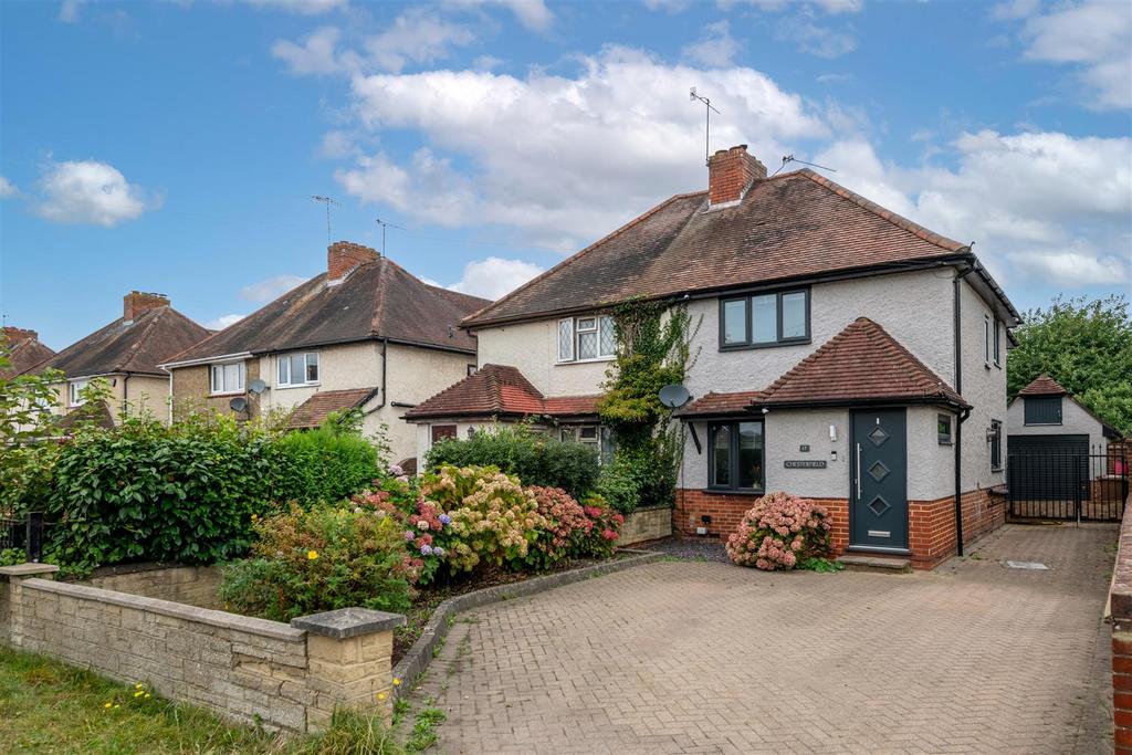 Smallfield Road, Horley 3 bed semi-detached house for sale - £490,000