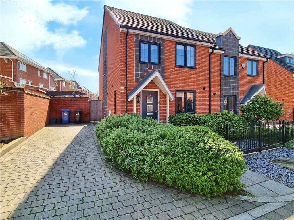 Leigh Place, High Wycombe... 3 bed semi-detached house for sale - £370,000