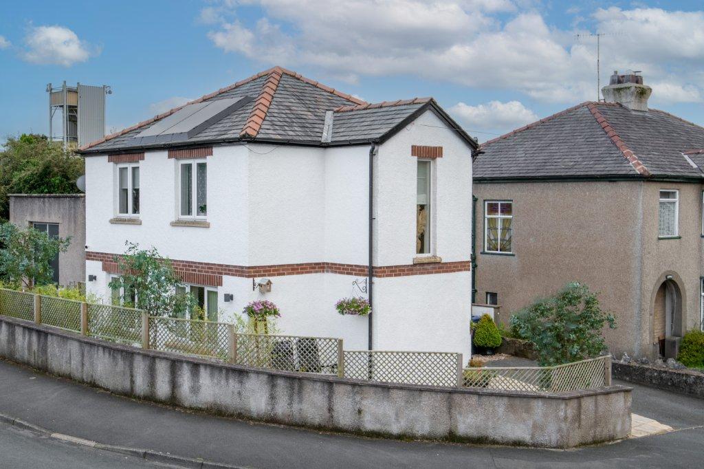 Goodenber Road, Bentham, Lancaster, LA2 3 bed detached house - £200,000
