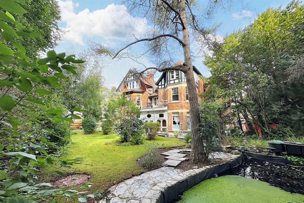 Talbot Woods 3 bed flat for sale - £525,000