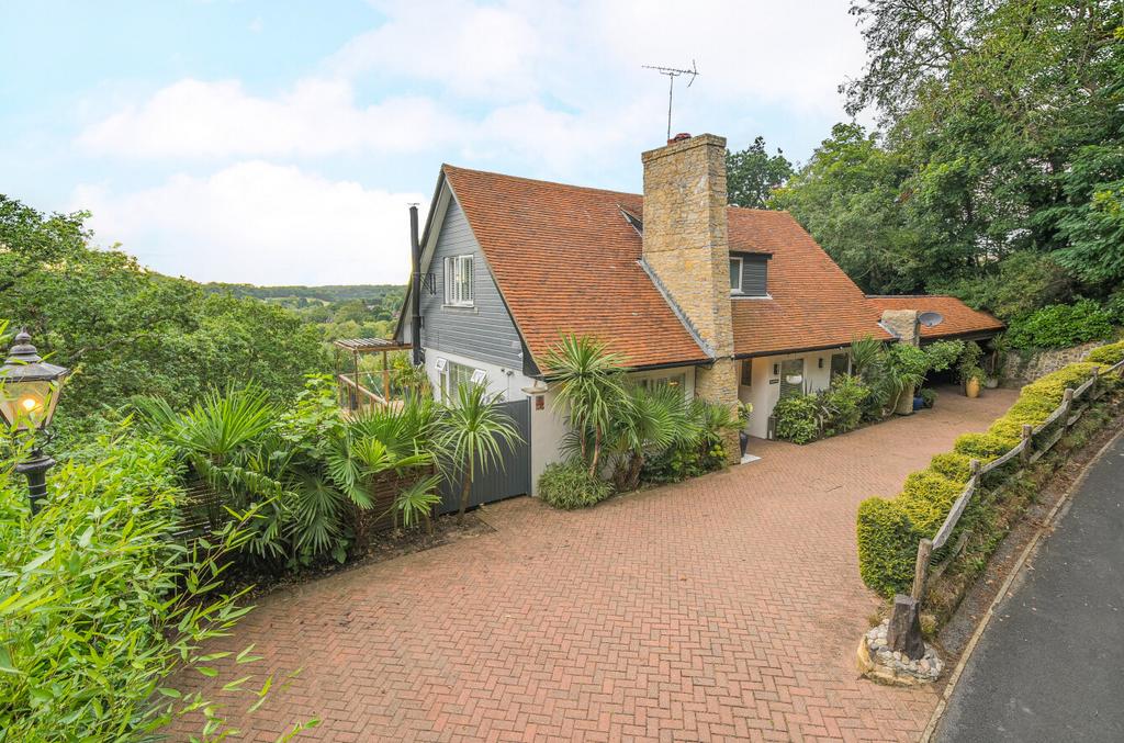Frith Hill Road, Godalming, Surrey, GU7 4 bed detached house - £1,450,000
