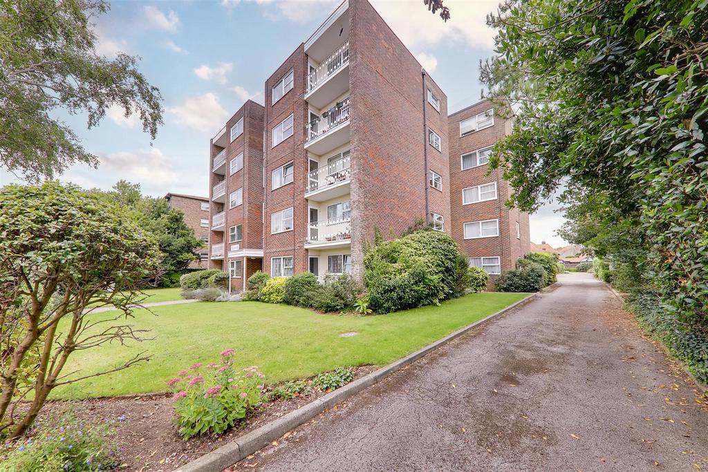 Downview Road, Worthing BN11 1 bed flat - £200,000