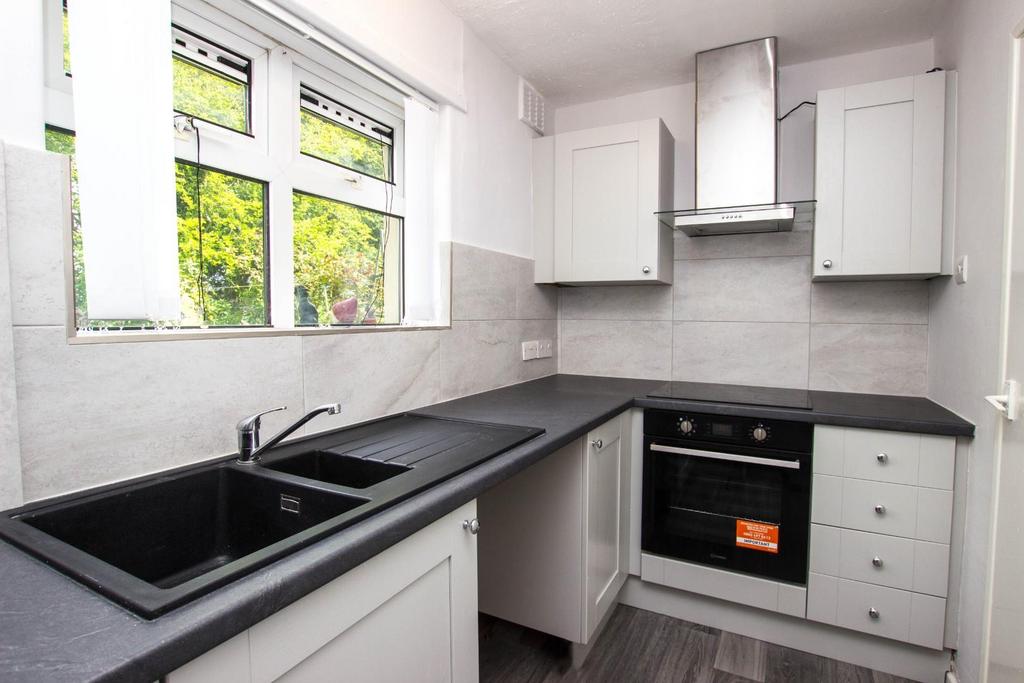 Ribble Avenue, Darwen 1 bed flat - £600 pcm (£138 pw)