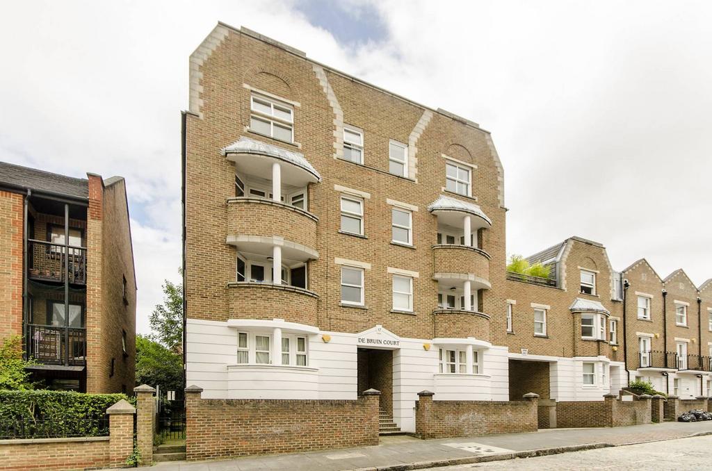 Debruin Court, Isle Of Dogs, London, E14 2 bed flat - £2,125 pcm (£490 pw)