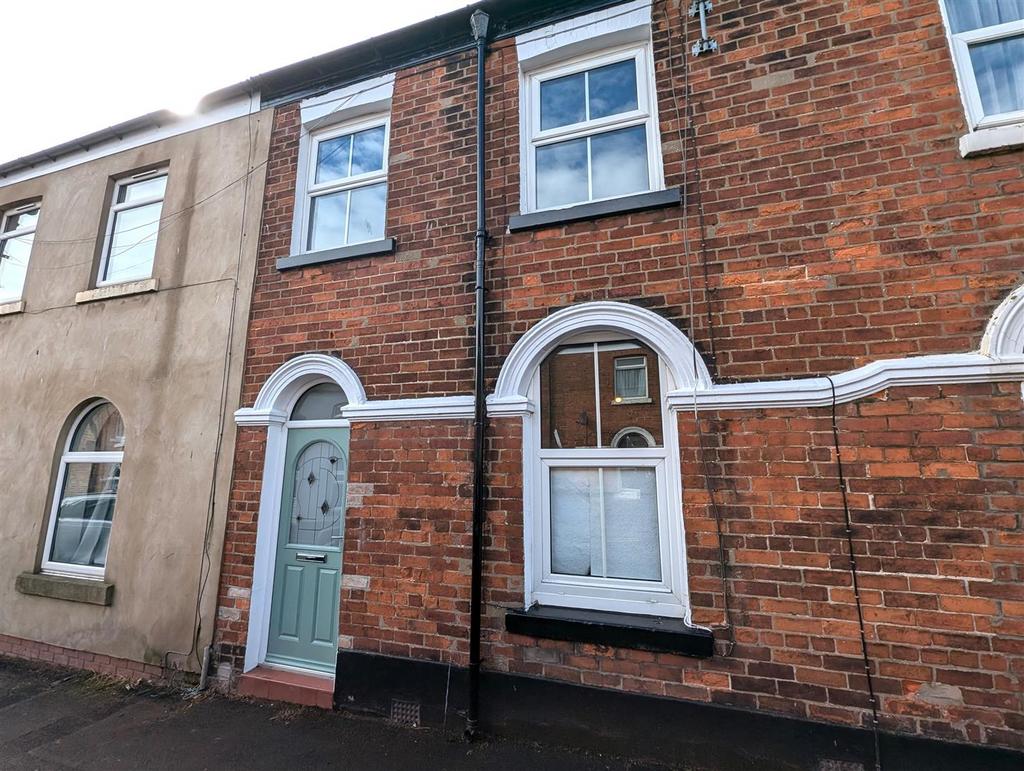 Victoria Street, Scarborough 2 bed terraced house - £775 pcm (£179 pw)