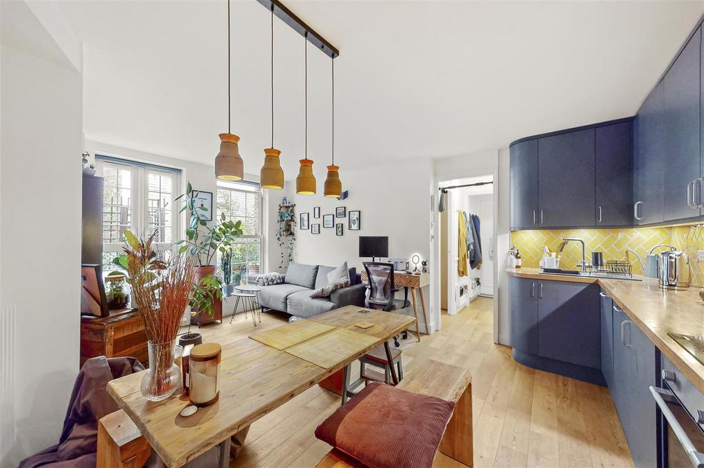 Hayfield Passage, London E1 1 bed apartment - £335,000