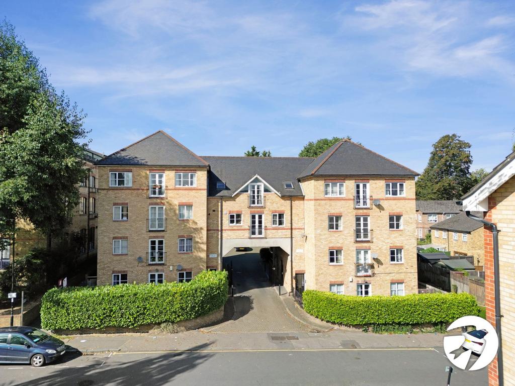 Silverdale, London, SE26 2 bed flat - £1,500 pcm (£346 pw)
